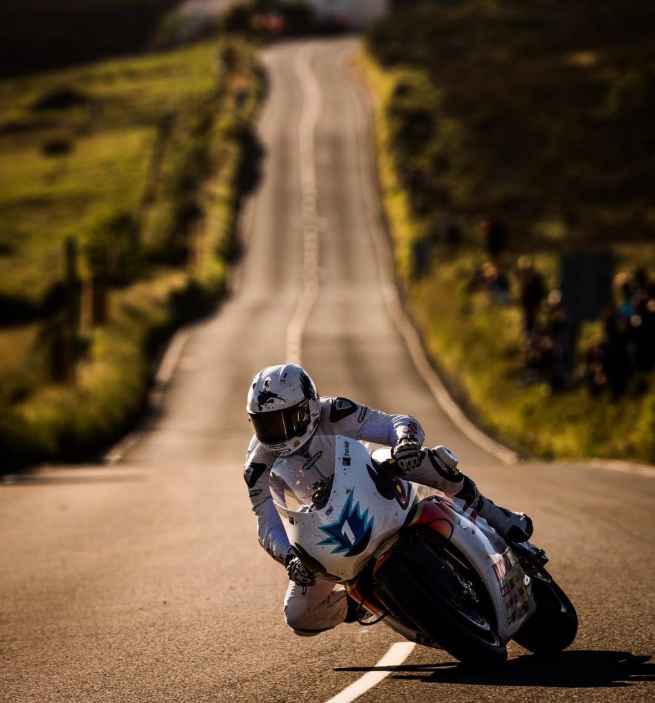 bruce-anstey-riding-the-mugen-on-tt-zero - SuperbHub